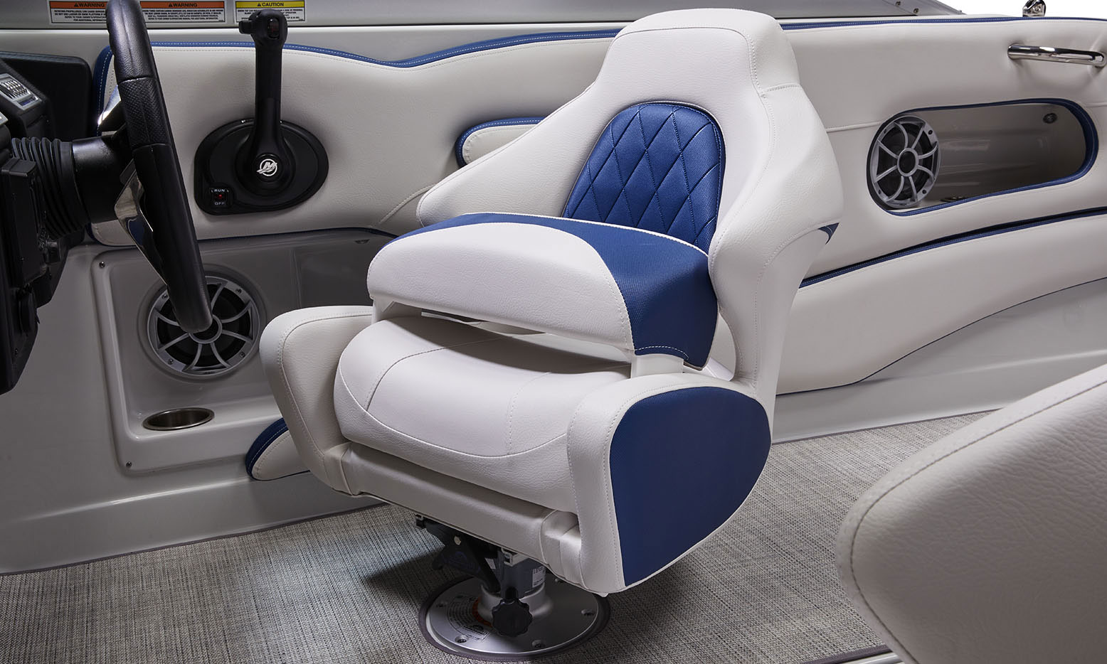 Crownline Boats - Sport Boats | EXS Series | E220 XS | Outboard