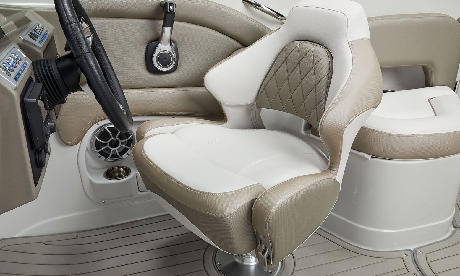 Crownline Boats - Sport Boats | EXS Series | E240 XS | Outboard